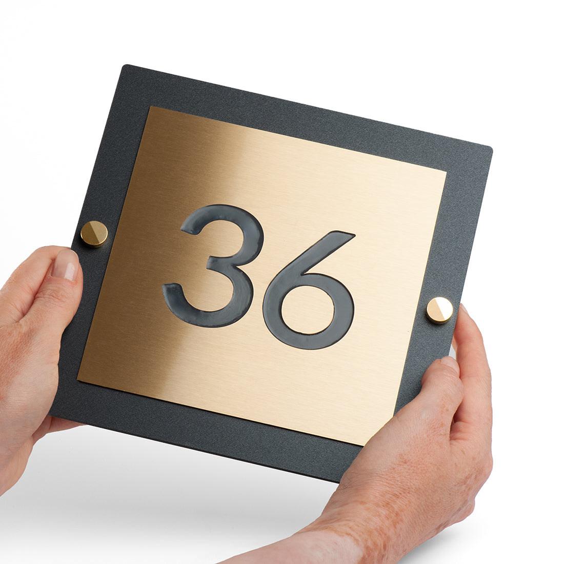 Numero civico in ottone modello Prestige Square – NumberFix